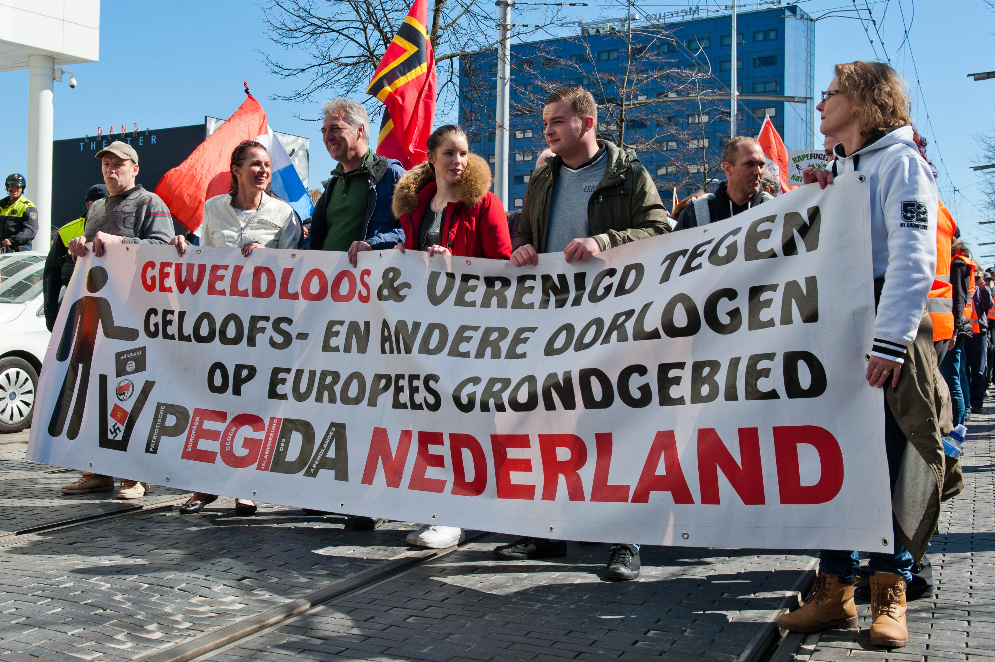 Pegida demonstratie Den Haag 10 april 2016 bewezen volledig nep (foto’s ...